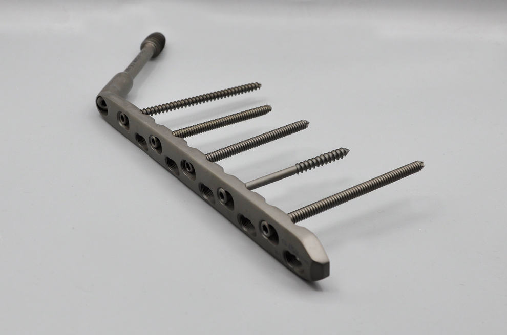 What Are Orthopedic Plates And Screws Made Of? | Aysam