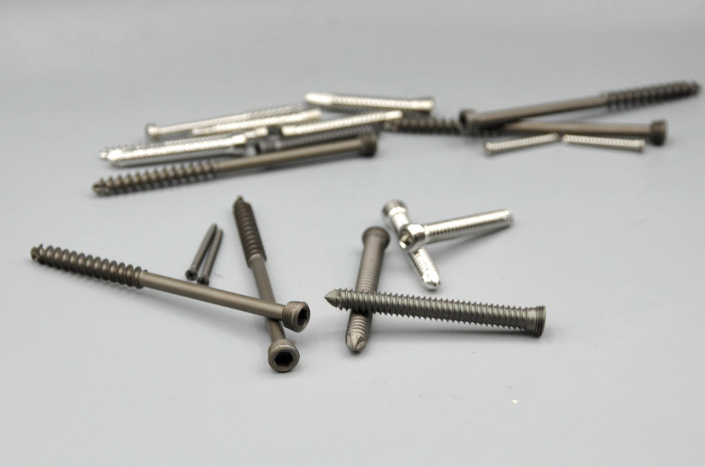 What Are Orthopedic Plates And Screws Made Of? | Aysam